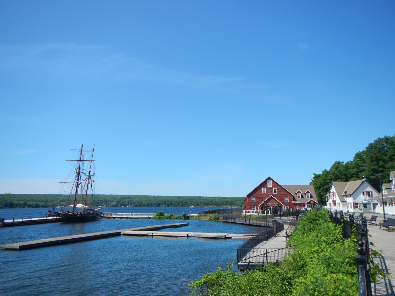 Discovery Harbour – THE TRAVELLING TRINI